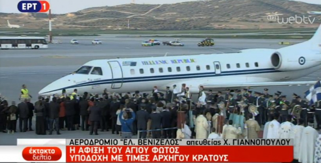 Δείτε την συγκλονιστική στιγμή της Αφής του Αγίου φωτός | BriefingNews
